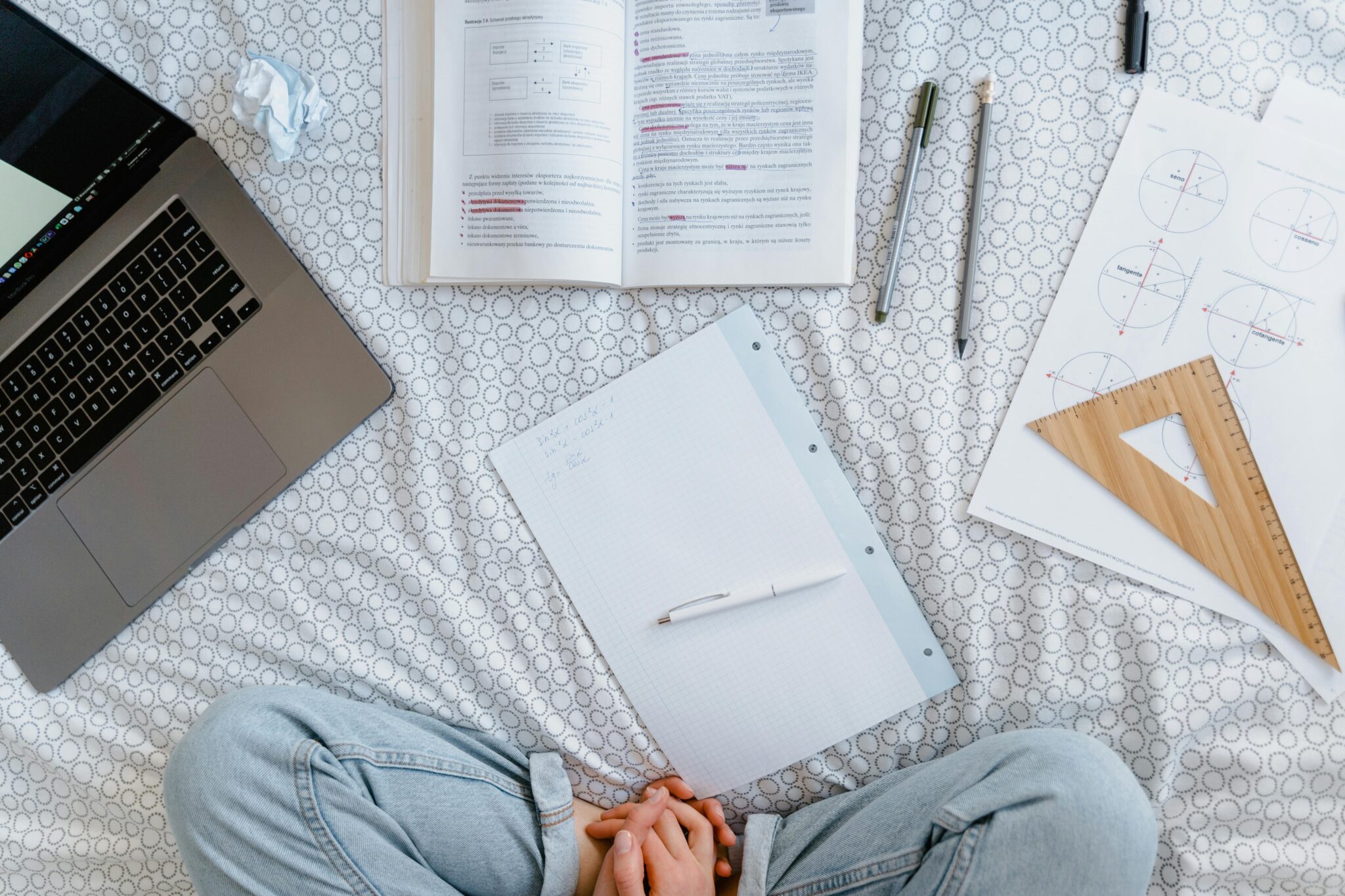 Top 10 Must-Have Study Materials And Useful Study Tips - Choosrr
